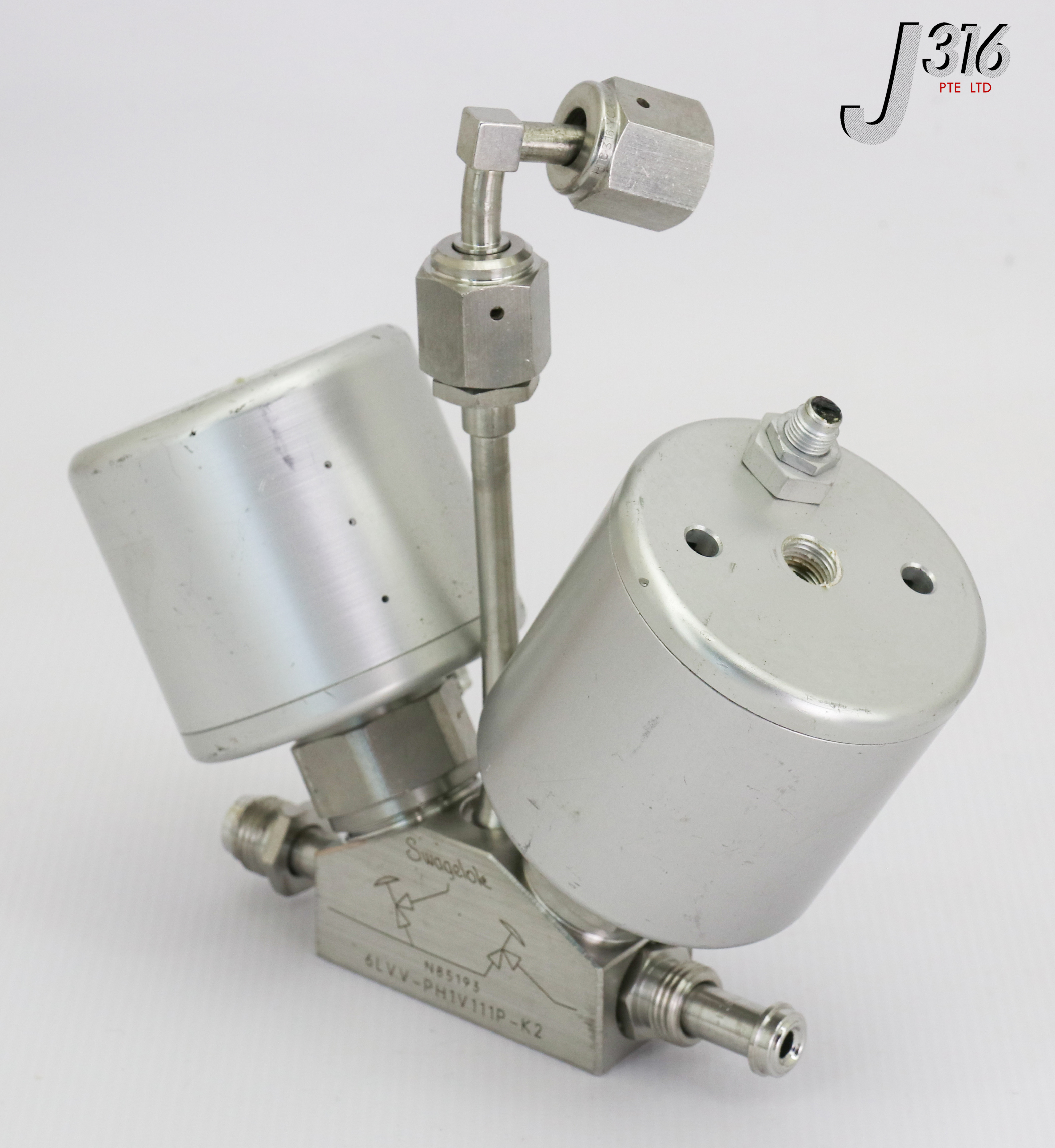 16542 SWAGELOK DIAPHRAGM SEALED 2-VALVE 3-PORT MONOBLOCK VALVE 6LVV ...