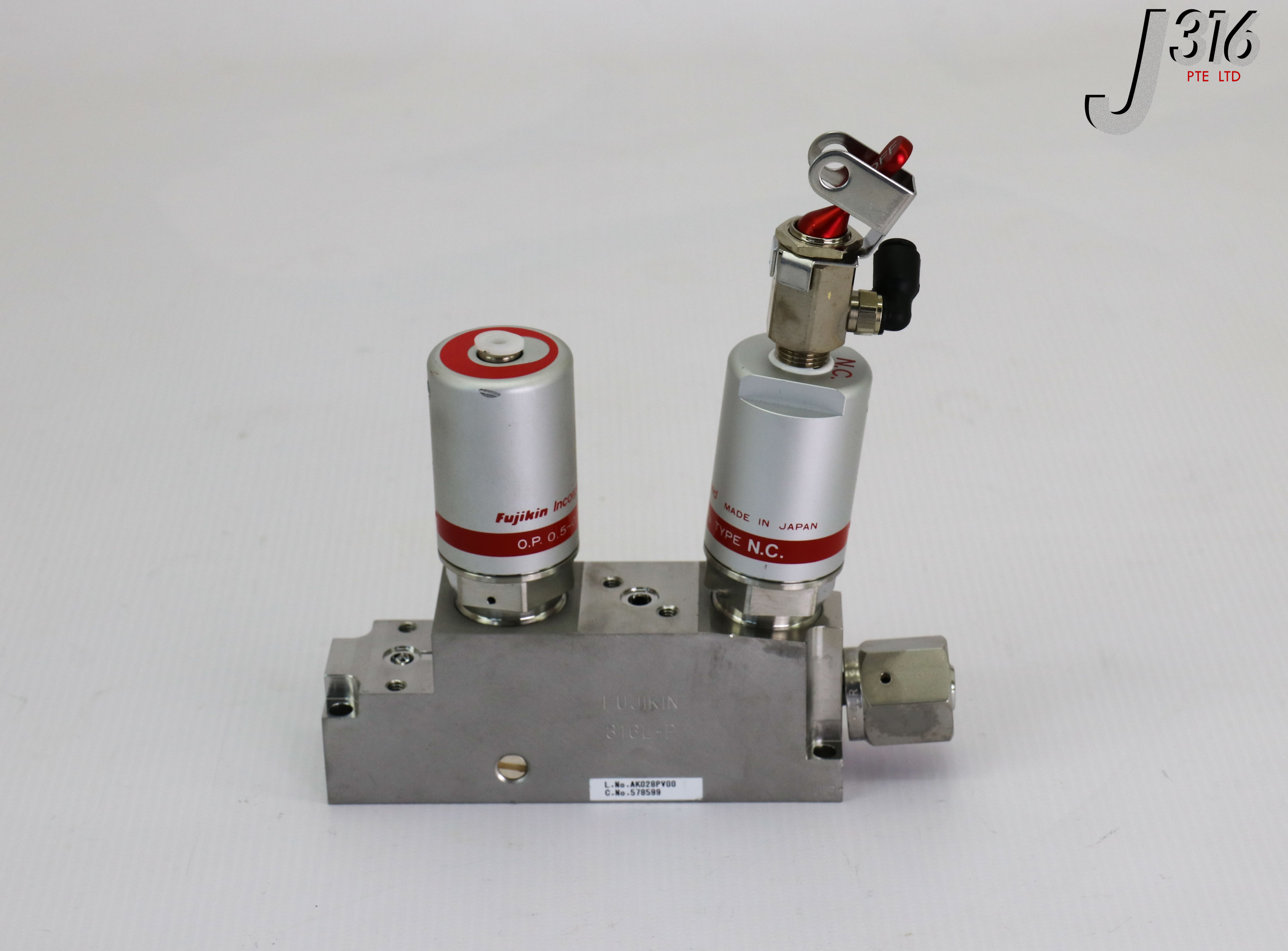 16958 FUJIKIN DIAPHRAGM BLOCK VALVES ASSY, TYPE N.C., O.P. 0.5~0.6MPA ...