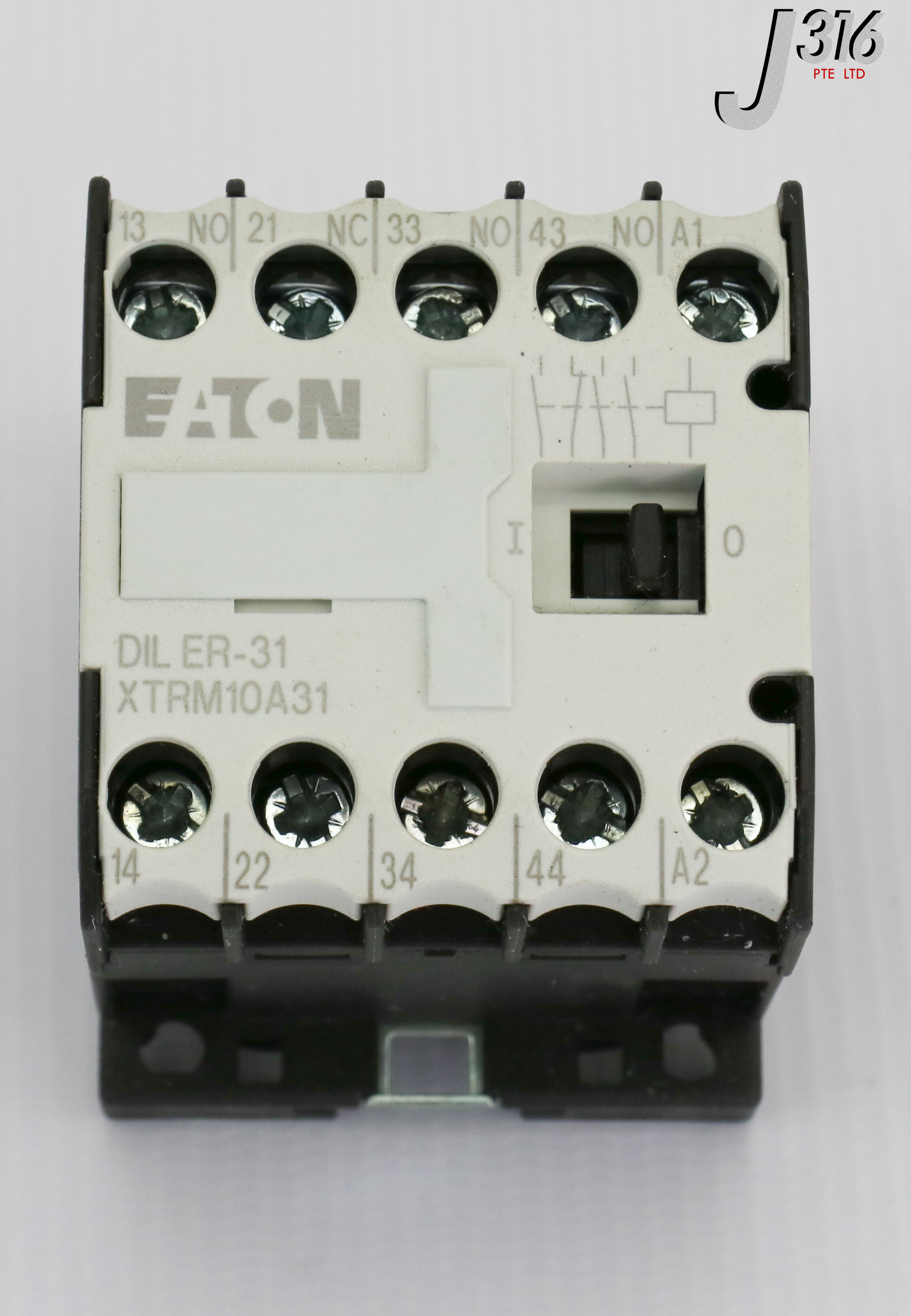 18298 EATON CONTACTOR RELAY, XTRM10A31 (NEW IN OPEN BOX) DILER-31 ...