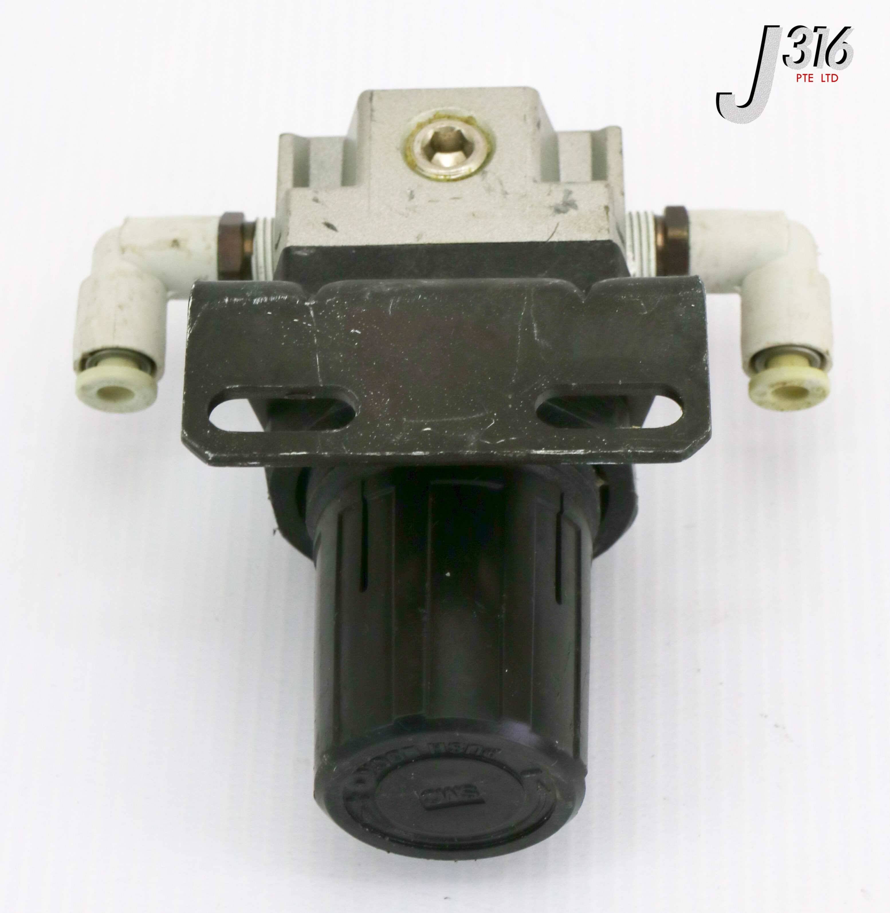 19164 SMC AIR REGULATOR AR2000-01 – J316Gallery