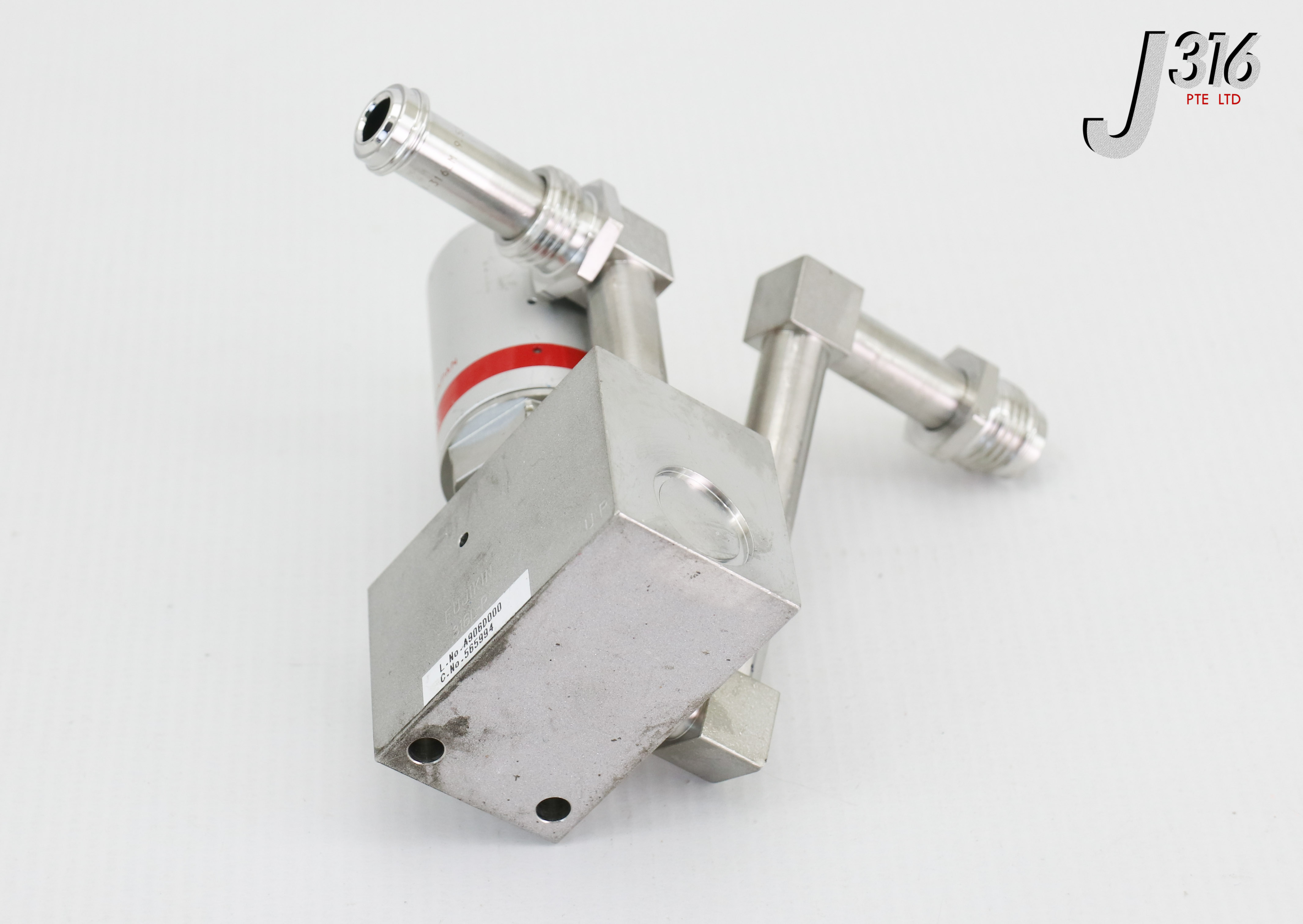 24779 FUJIKIN DIAPHRAGM BLOCK VALVES, TYPE N.C. 0.5~0.6MPA 565994 ...