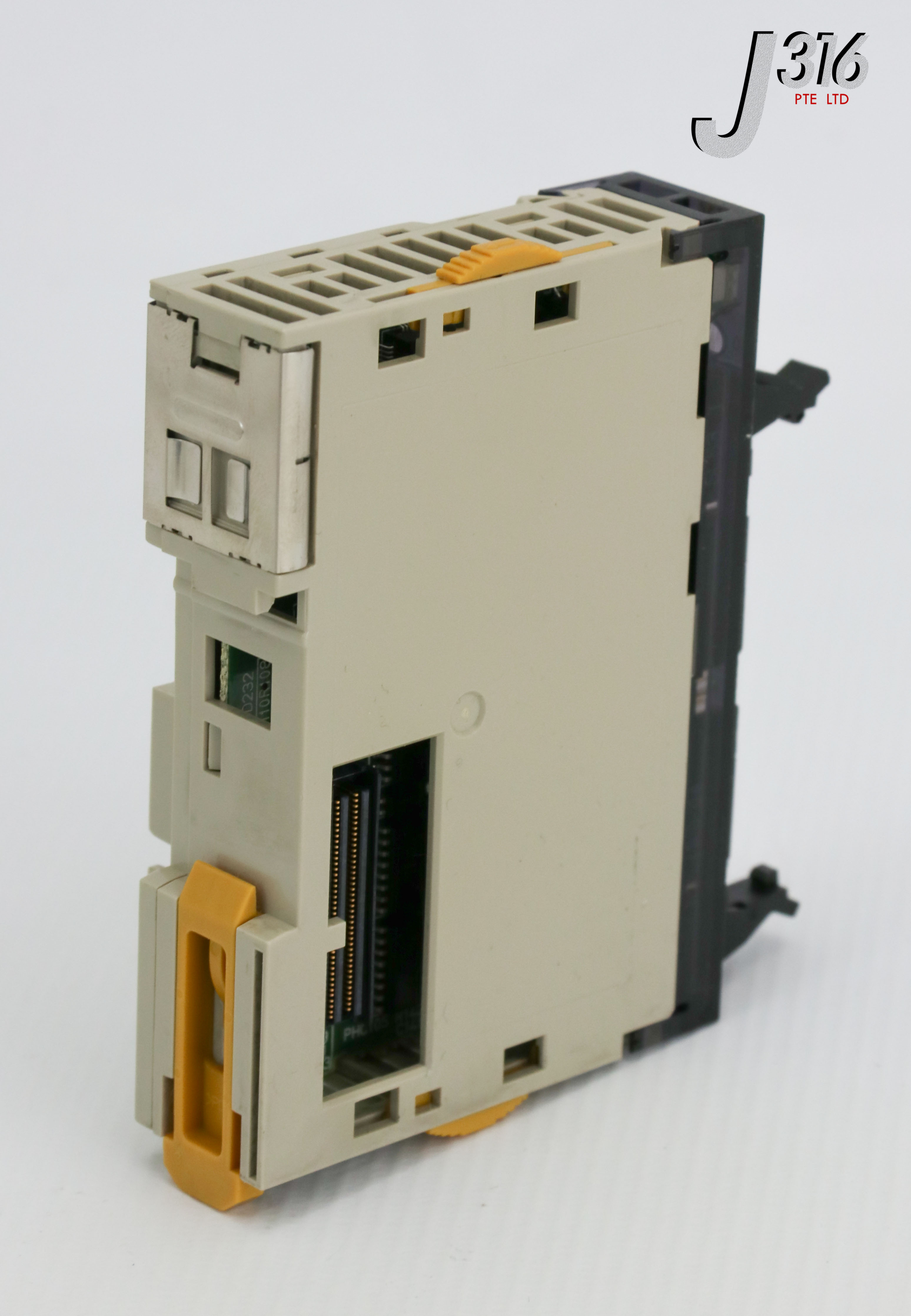 25389 OMRON OUTPUT UNIT CJ1W-OD232 – J316Gallery