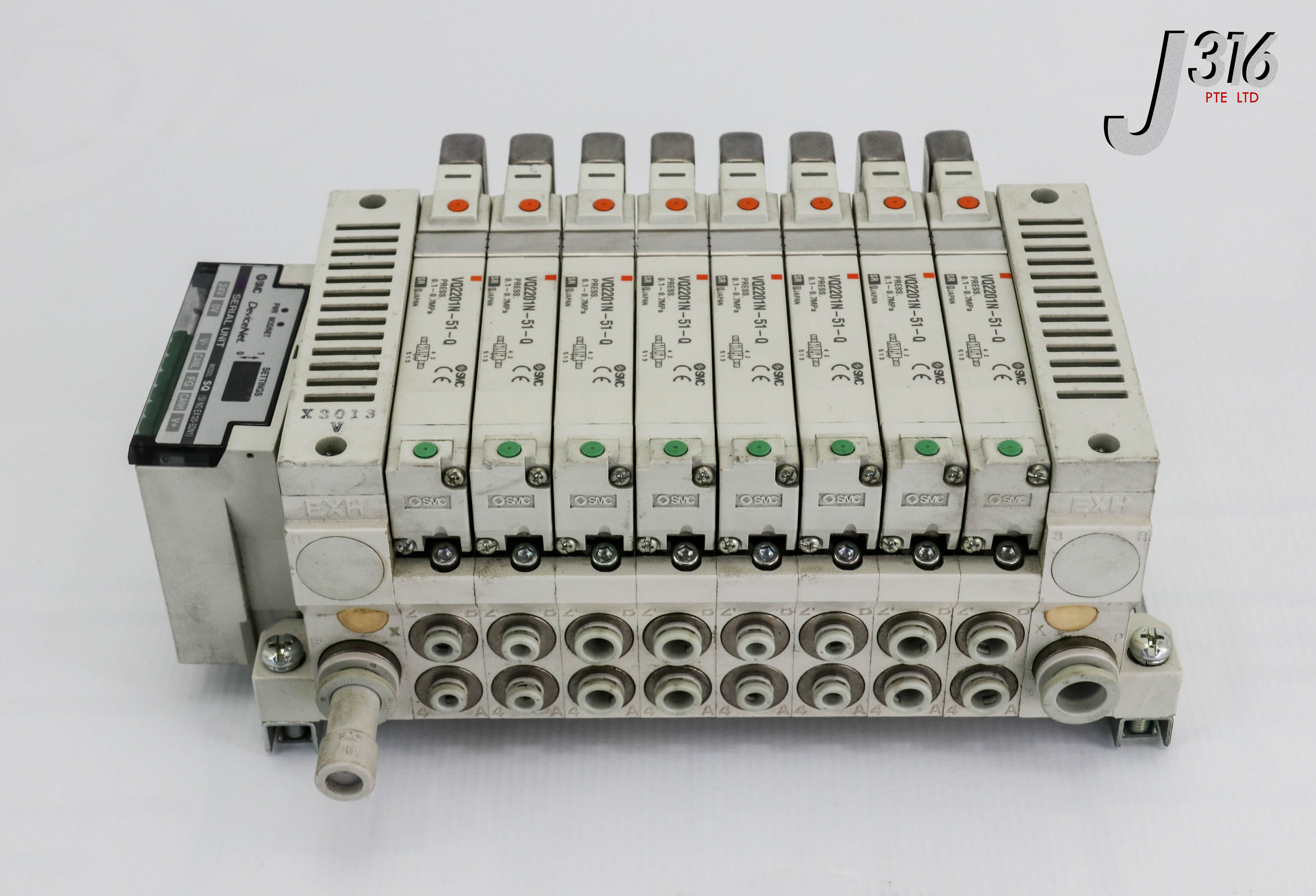 25539 SMC 8 SLOT SOLENOID MANIFOLD W/ 8X VQ2201N-51-Q EX120-SDN1-X2 ...