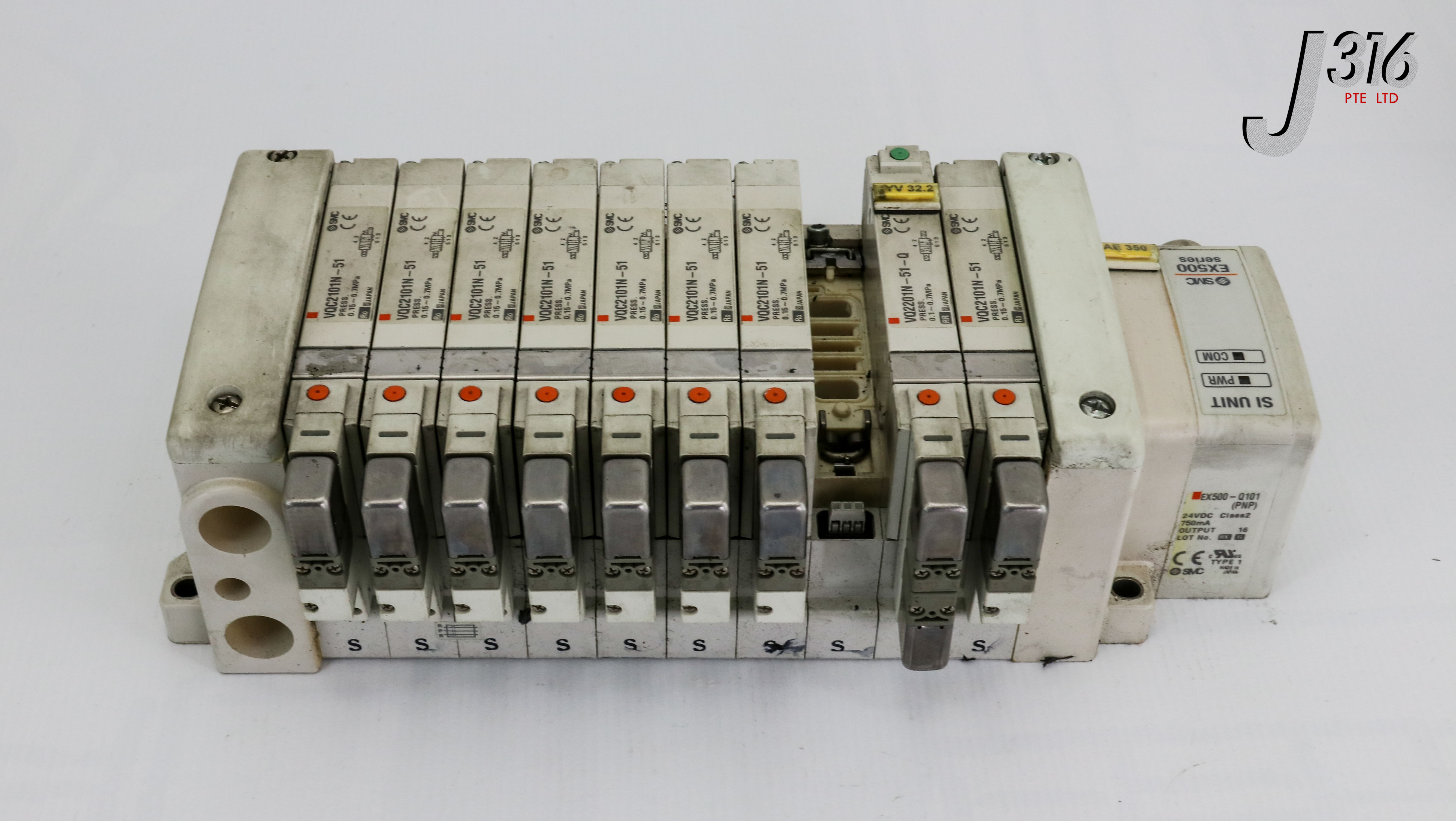 25581 SMC 10 SLOT SOLENOID MANIFOLD W/ 1X VQC2201N-51, 8X VQC2101N-51 ...