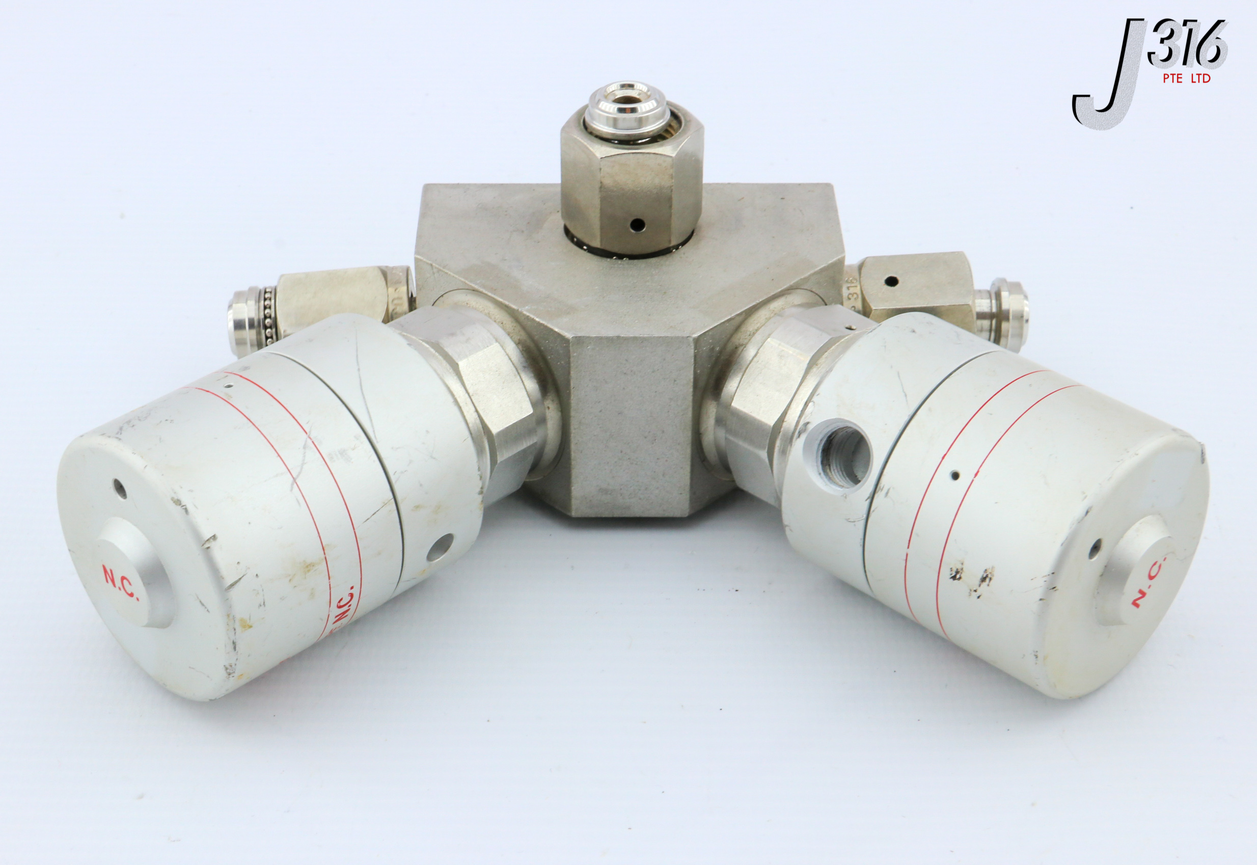 28415 FUJIKIN 3-WAY MANIFOLD VALVE, TYPE N.C., O.P. 0.34~0.49MPA 084166 ...