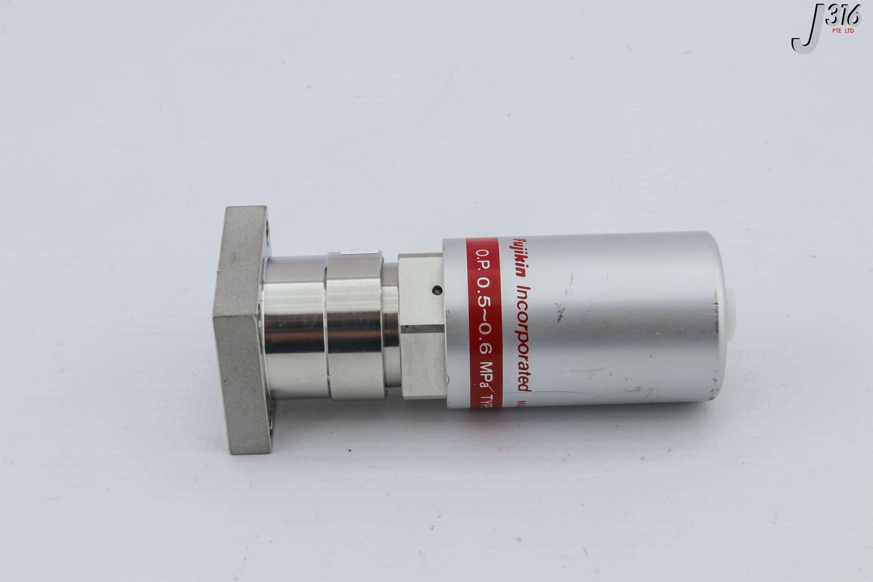 28538 LAM RESEARCH FUJIKIN DIAPHRAGM VALVE, N.C., O.P. 0.5-0.6 MPA 766 ...