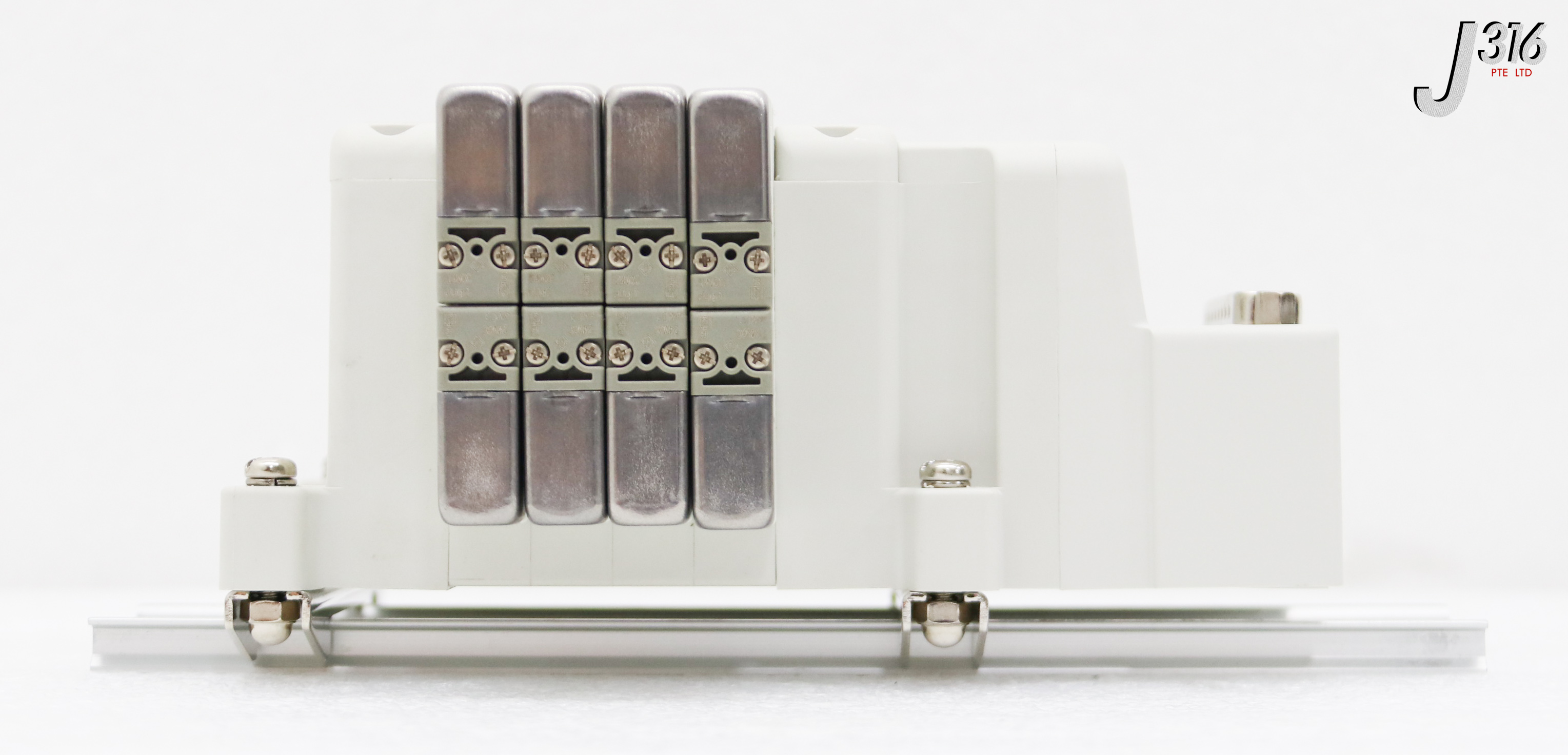35480 SMC 4-SLOT PNEUMATIC MANIFOLD (NEW) VV5QC11-04-DAL00312 – J316Gallery