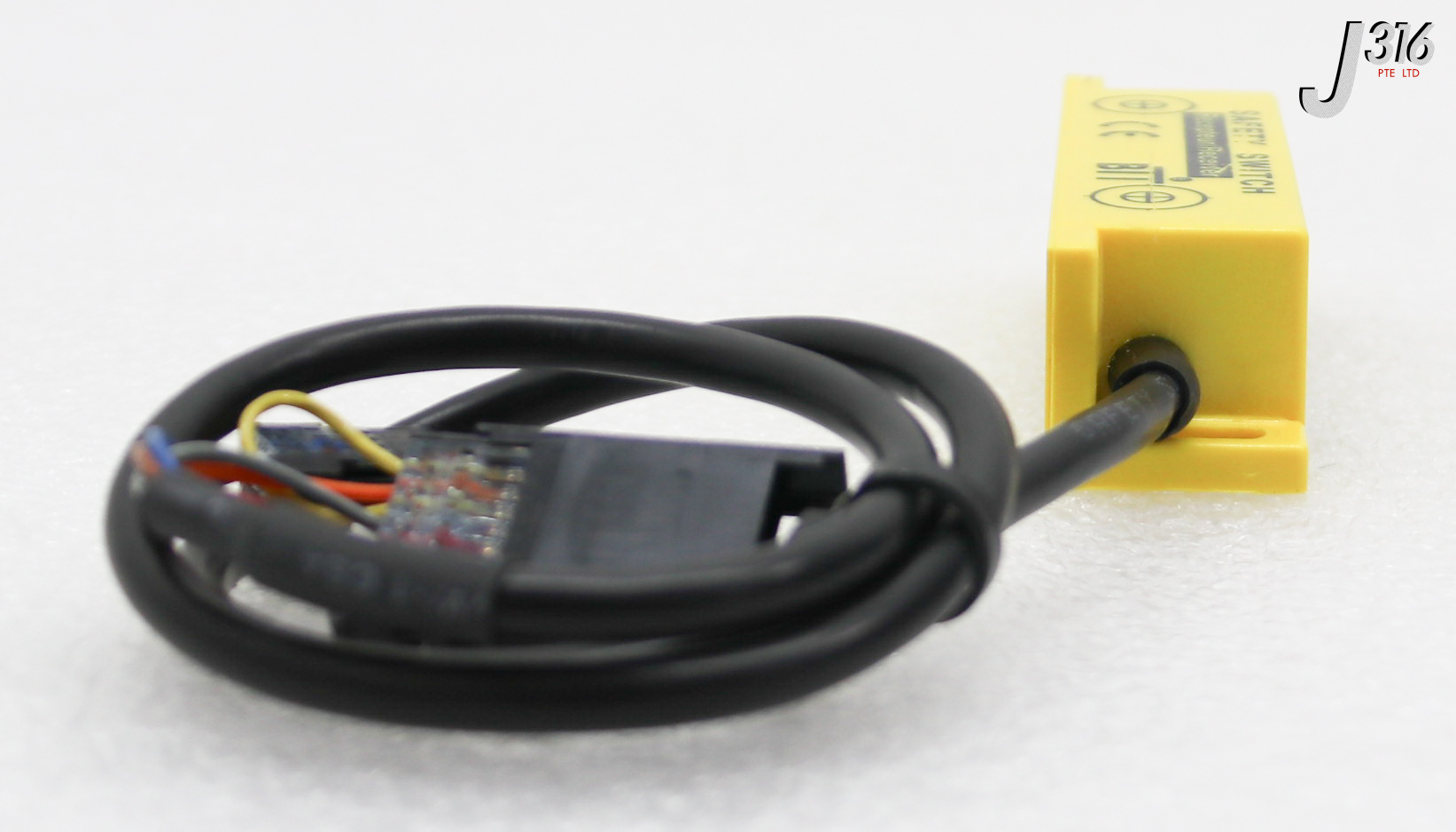 37719 BTI SAFETY SWITCH RECEIVER W/ TRANSMITTER AMX AMX4 – J316Gallery