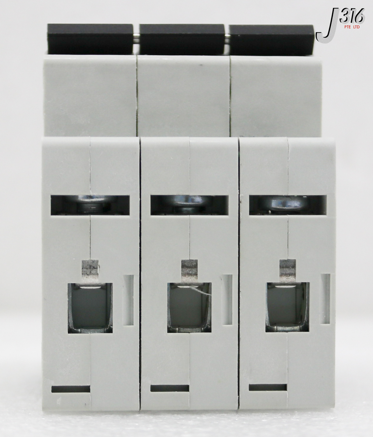 38621 MOELLER MCB 400V 415V (NEW) FAZ-C40/3 – J316Gallery